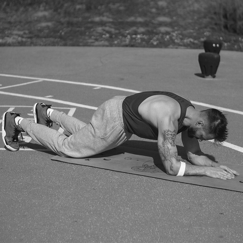 Gainage de face avec genoux - Nolan Coach Sportif