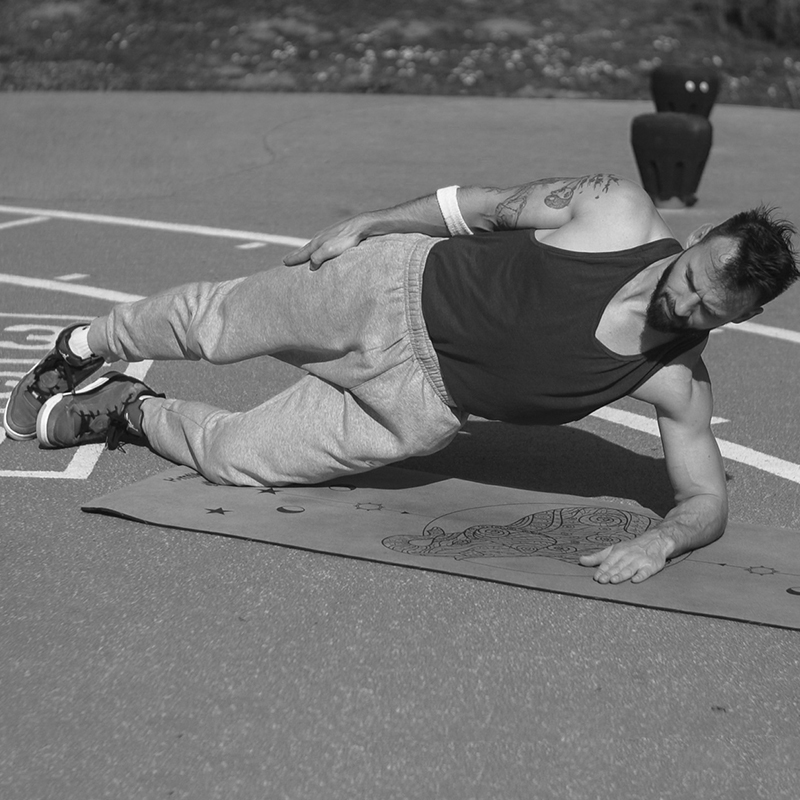 Gainage latéral avec genoux - Nolan Coach Sportif